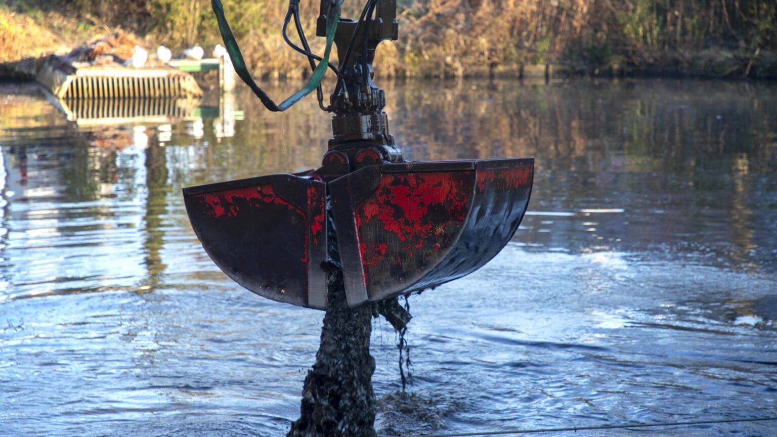 Mechanical Dredging: Equipment, Applications & Performance Insights